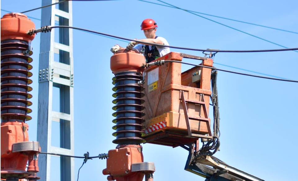 How to protect from arc flash incidents?